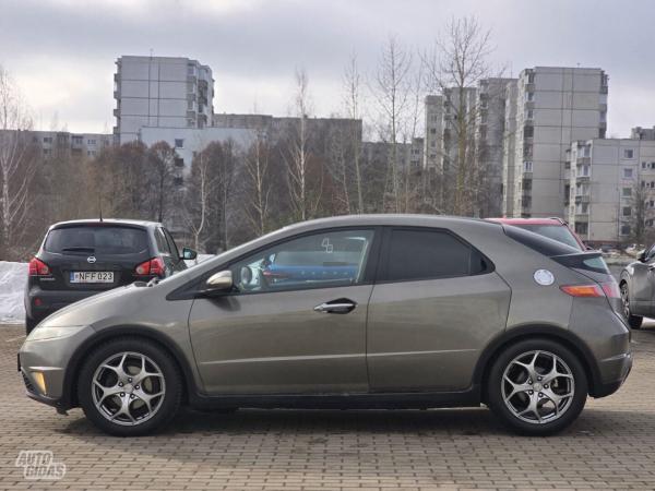 Grey Honda Civic 2006 in Vilnius, with an engine capacity of 2.20 L and mileage of 377 thousand km for 1300 €, photo 4 on AUTOMOTO.COM.LV