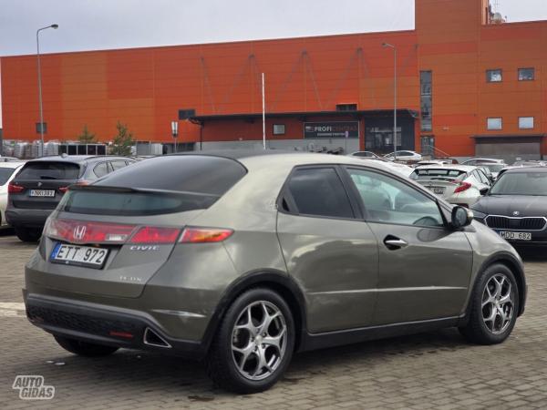 Grey Honda Civic 2006 in Vilnius, with an engine capacity of 2.20 L and mileage of 377 thousand km for 1300 €, photo 6 on AUTOMOTO.COM.LV