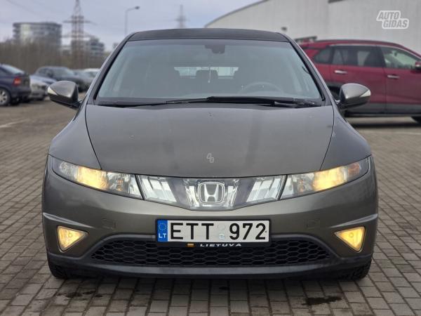 Grey Honda Civic 2006 in Vilnius, with an engine capacity of 2.20 L and mileage of 377 thousand km for 1300 €, photo 8 on AUTOMOTO.COM.LV