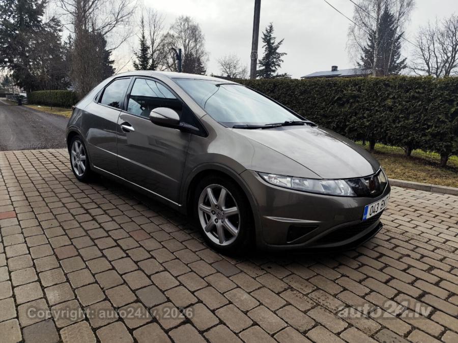 Pelēks Honda Civic 2006 Tallina, ar dzinēja tilpumu 2.20 L un nobraukumu 357 tūkst. km par 2490 €, foto 2 vietnē AUTOMOTO.COM.LV