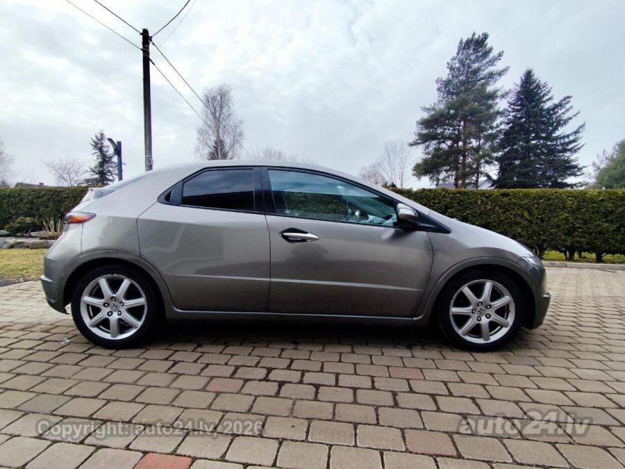 Pelēks Honda Civic 2006 Tallina, ar dzinēja tilpumu 2.20 L un nobraukumu 357 tūkst. km par 2490 €, foto 4 vietnē AUTOMOTO.COM.LV