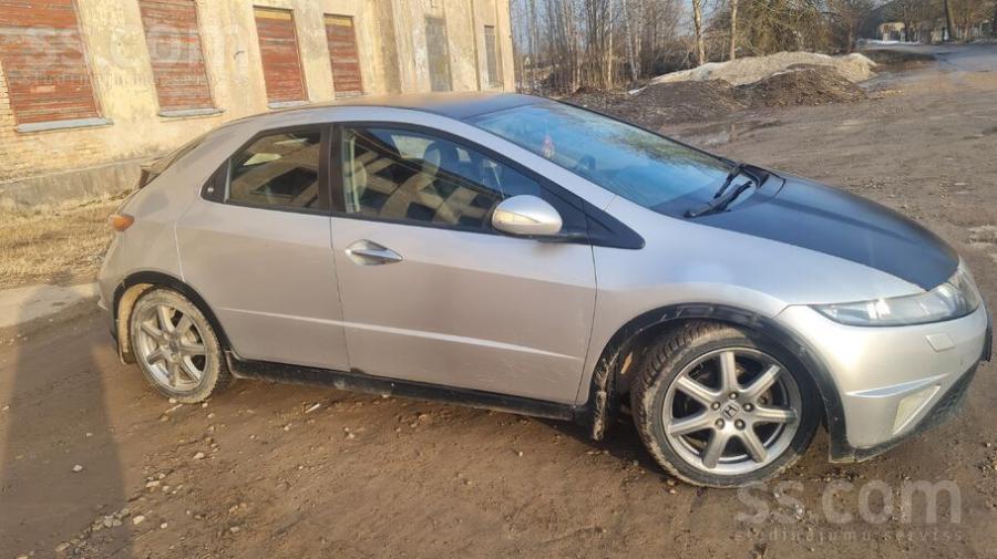 Pelēks Honda Civic 2006 Jēkabpils, ar dzinēja tilpumu 2.20 L un nobraukumu 383 tūkst. km par 1350 €, foto 3 vietnē AUTOMOTO.COM.LV