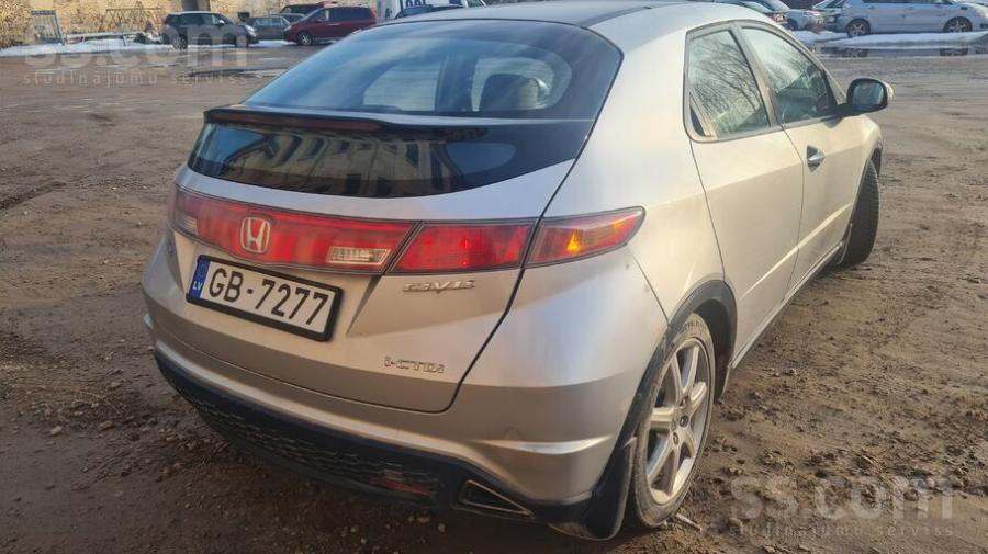 Pelēks Honda Civic 2006 Jēkabpils, ar dzinēja tilpumu 2.20 L un nobraukumu 383 tūkst. km par 1350 €, foto 4 vietnē AUTOMOTO.COM.LV