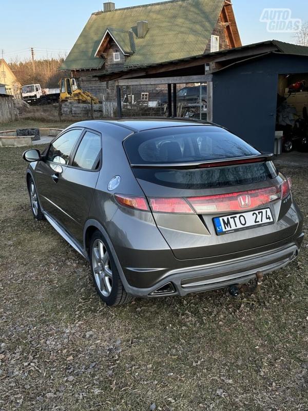 Pelēks Honda Civic 2006 Viļņa, ar dzinēja tilpumu 1.80 L un nobraukumu 304 tūkst. km par 3000 €, foto 3 vietnē AUTOMOTO.COM.LV