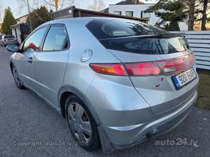 Pelēks Honda Civic 2006 Tallina, ar dzinēja tilpumu 1.30 L un nobraukumu 271 tūkst. km par 1090 €, foto 6 vietnē AUTOMOTO.COM.LV