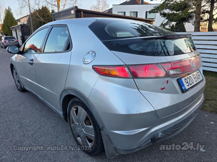 Pelēks Honda Civic 2006 Tallina, ar dzinēja tilpumu 1.30 L un nobraukumu 271 tūkst. km par 1090 €, foto 6 vietnē AUTOMOTO.COM.LV