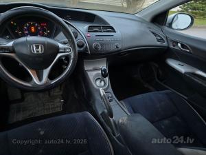 Pelēks Honda Civic 2006 Tallina, ar dzinēja tilpumu 1.30 L un nobraukumu 271 tūkst. km par 1090 €, foto 8 vietnē AUTOMOTO.COM.LV