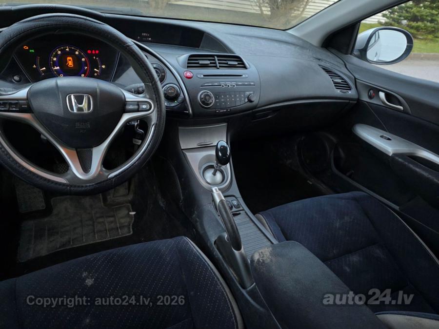 Pelēks Honda Civic 2006 Tallina, ar dzinēja tilpumu 1.30 L un nobraukumu 271 tūkst. km par 1090 €, foto 8 vietnē AUTOMOTO.COM.LV