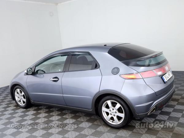 Pelēks Honda Civic 2006 Tallina, ar dzinēja tilpumu 1.80 L un nobraukumu 208 tūkst. km par 999 €, foto 4 vietnē AUTOMOTO.COM.LV