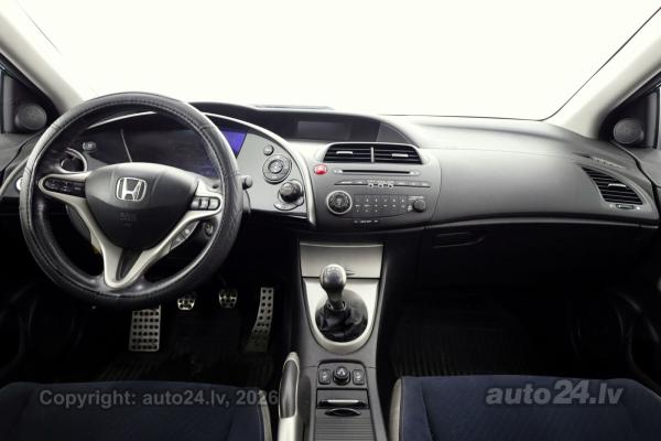 Pelēks Honda Civic 2006 Tallina, ar dzinēja tilpumu 1.80 L un nobraukumu 208 tūkst. km par 999 €, foto 5 vietnē AUTOMOTO.COM.LV