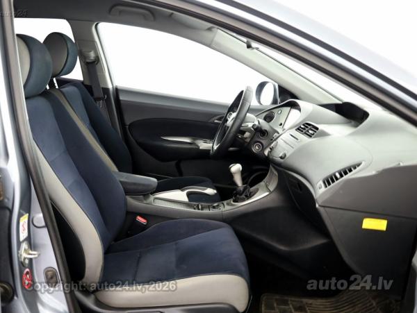 Pelēks Honda Civic 2006 Tallina, ar dzinēja tilpumu 1.80 L un nobraukumu 208 tūkst. km par 999 €, foto 6 vietnē AUTOMOTO.COM.LV