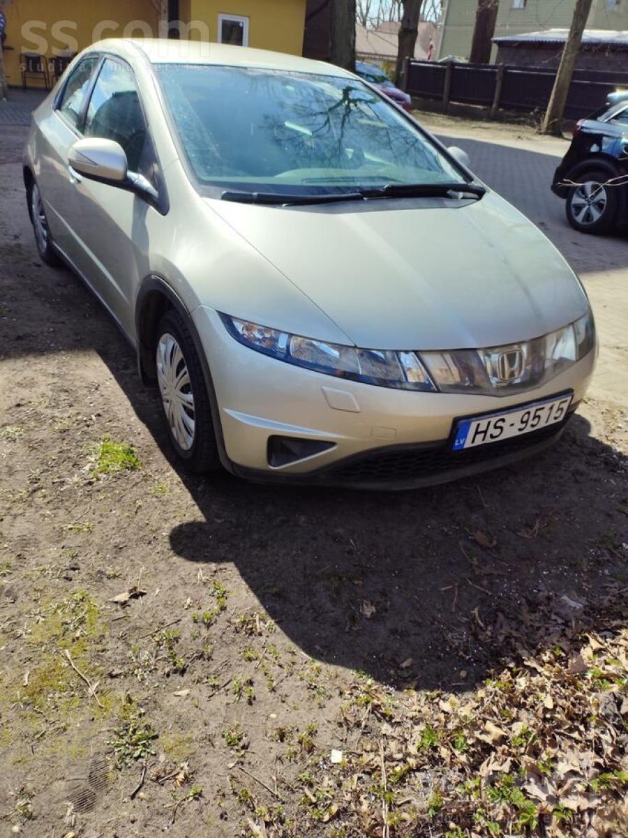 Pelēks Honda Civic 2006 Rīga, ar dzinēja tilpumu 1.40 L un nobraukumu 218 tūkst. km par 1000 €, foto 1 vietnē AUTOMOTO.COM.LV