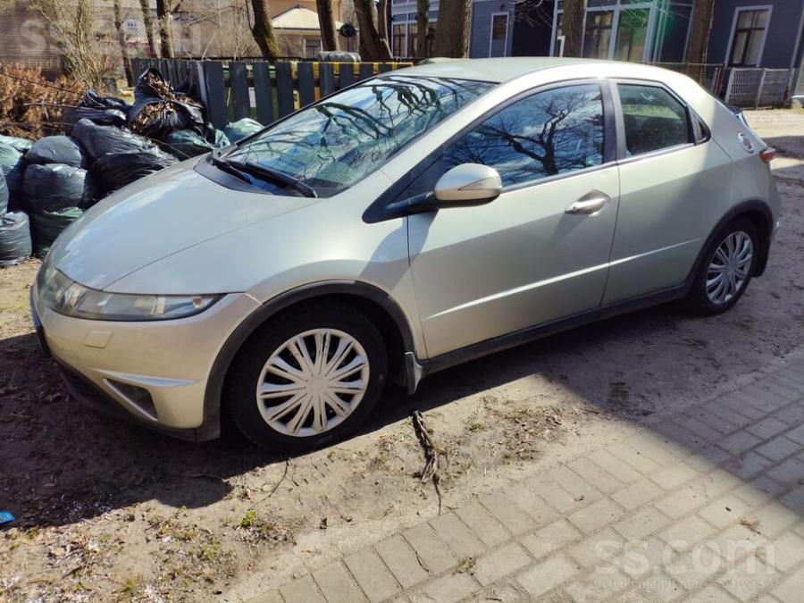 Pelēks Honda Civic 2006 Rīga, ar dzinēja tilpumu 1.40 L un nobraukumu 218 tūkst. km par 1000 €, foto 4 vietnē AUTOMOTO.COM.LV
