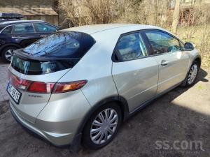 Pelēks Honda Civic 2006 Rīga, ar dzinēja tilpumu 1.40 L un nobraukumu 218 tūkst. km par 1000 €, foto 5 vietnē AUTOMOTO.COM.LV