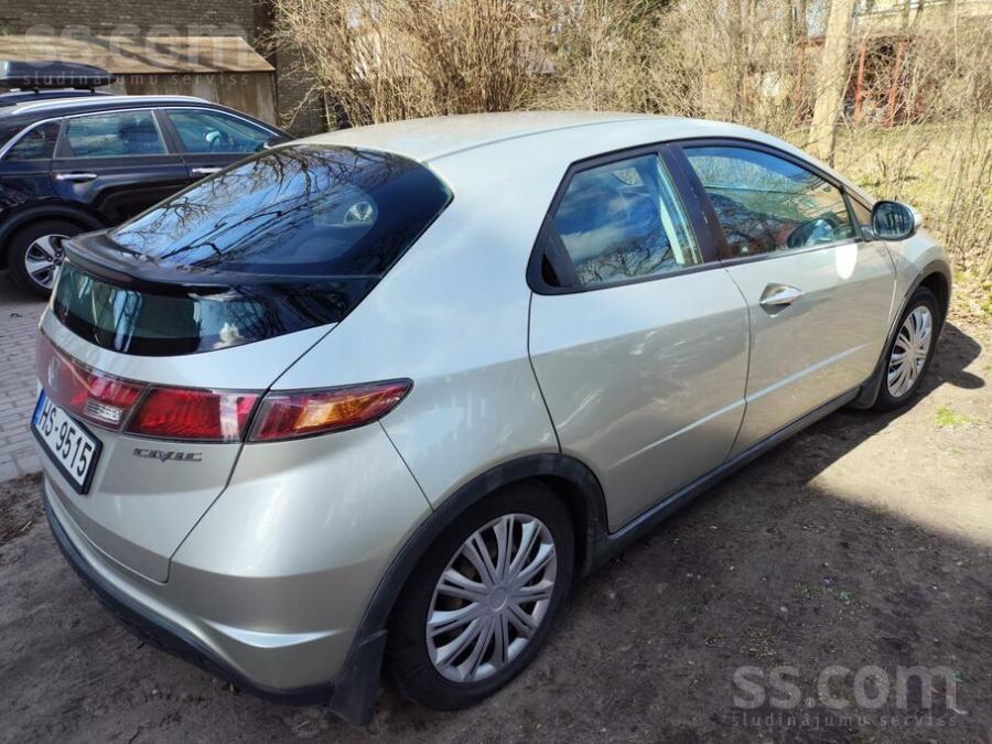 Pelēks Honda Civic 2006 Rīga, ar dzinēja tilpumu 1.40 L un nobraukumu 218 tūkst. km par 1000 €, foto 5 vietnē AUTOMOTO.COM.LV