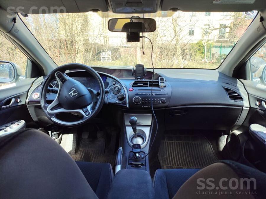 Pelēks Honda Civic 2006 Rīga, ar dzinēja tilpumu 1.40 L un nobraukumu 218 tūkst. km par 1000 €, foto 6 vietnē AUTOMOTO.COM.LV