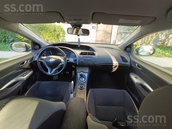 Grey Honda Civic 2006 in Riga, with an engine capacity of 1.80 L and mileage of 237 thousand km for 1400 €, photo 5 on AUTOMOTO.COM.LV