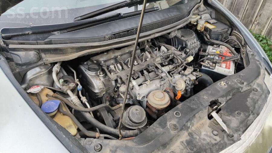 Pelēks Honda Civic 2006 Rīga, ar dzinēja tilpumu 2.20 L un nobraukumu 261 tūkst. km par 585 €, foto 3 vietnē AUTOMOTO.COM.LV