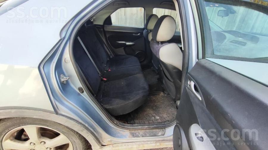 Pelēks Honda Civic 2006 Rīga, ar dzinēja tilpumu 2.20 L un nobraukumu 261 tūkst. km par 585 €, foto 5 vietnē AUTOMOTO.COM.LV