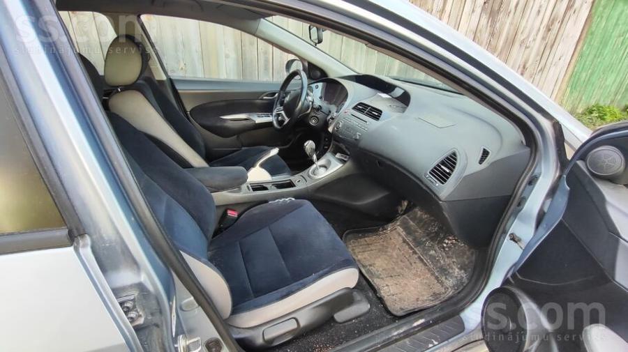 Pelēks Honda Civic 2006 Rīga, ar dzinēja tilpumu 2.20 L un nobraukumu 261 tūkst. km par 585 €, foto 6 vietnē AUTOMOTO.COM.LV