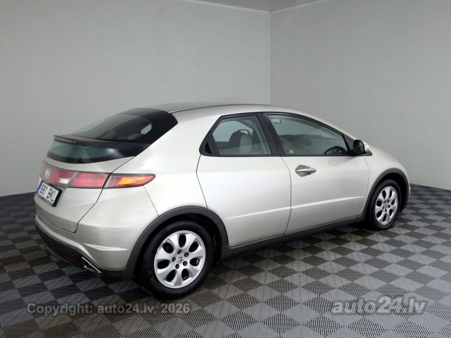 Pelēks Honda Civic 2006 Tallina, ar dzinēja tilpumu 1.30 L un nobraukumu 255 tūkst. km par 899 €, foto 4 vietnē AUTOMOTO.COM.LV