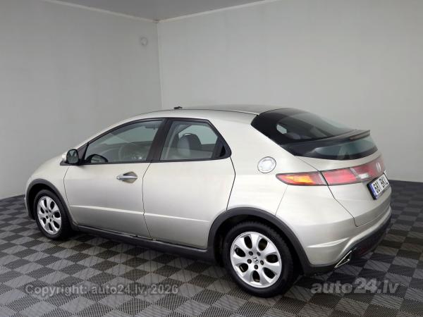 Pelēks Honda Civic 2006 Tallina, ar dzinēja tilpumu 1.30 L un nobraukumu 255 tūkst. km par 899 €, foto 4 vietnē AUTOMOTO.COM.LV
