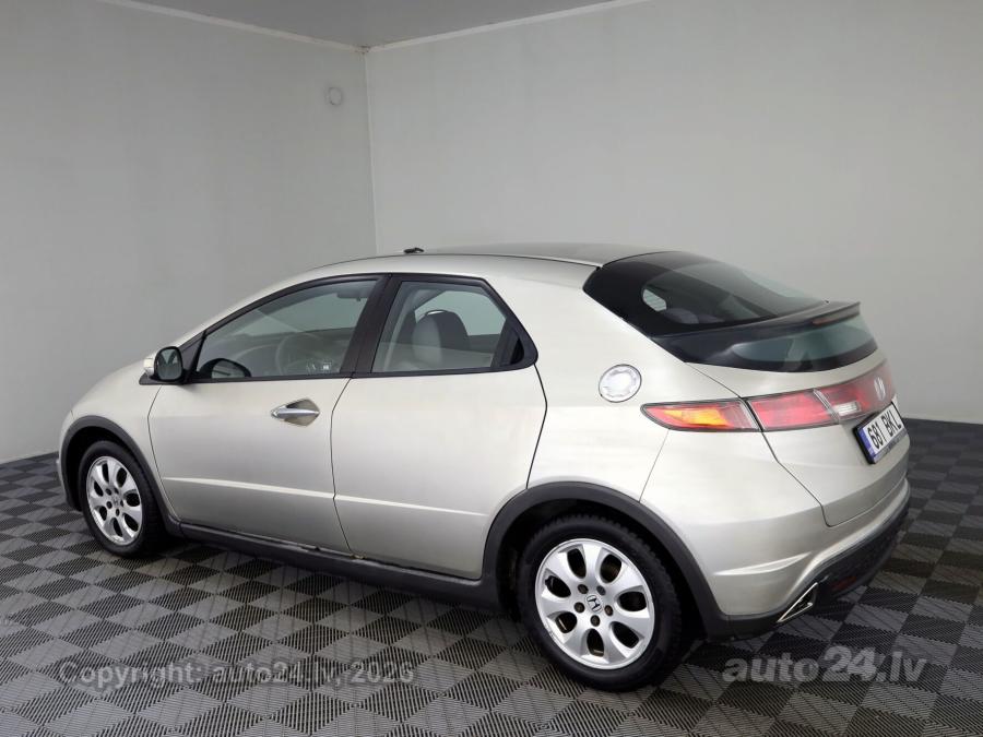 Pelēks Honda Civic 2006 Tallina, ar dzinēja tilpumu 1.30 L un nobraukumu 255 tūkst. km par 899 €, foto 5 vietnē AUTOMOTO.COM.LV