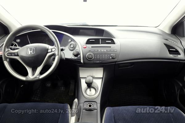 Pelēks Honda Civic 2006 Tallina, ar dzinēja tilpumu 1.30 L un nobraukumu 255 tūkst. km par 899 €, foto 5 vietnē AUTOMOTO.COM.LV