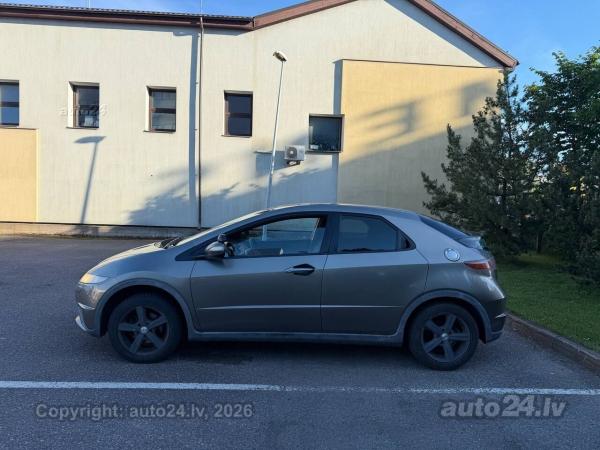 Grey Honda Civic 2006 in Tallinn, with an engine capacity of 1.30 L and mileage of 335 thousand km for 500 €, photo 2 on AUTOMOTO.COM.LV