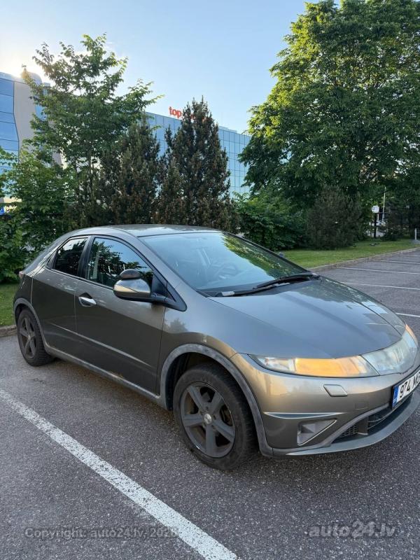 Grey Honda Civic 2006 in Tallinn, with an engine capacity of 1.30 L and mileage of 335 thousand km for 500 €, photo 3 on AUTOMOTO.COM.LV