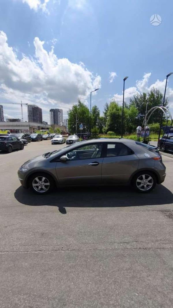 Pelēks Honda Civic 2006 Viļņa, ar dzinēja tilpumu 1.80 L un nobraukumu 176 tūkst. km par 4000 €, foto 4 vietnē AUTOMOTO.COM.LV