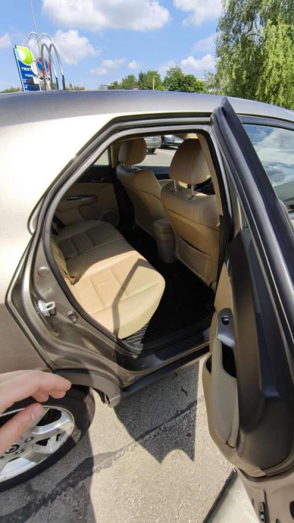 Pelēks Honda Civic 2006 Viļņa, ar dzinēja tilpumu 1.80 L un nobraukumu 176 tūkst. km par 4000 €, foto 7 vietnē AUTOMOTO.COM.LV