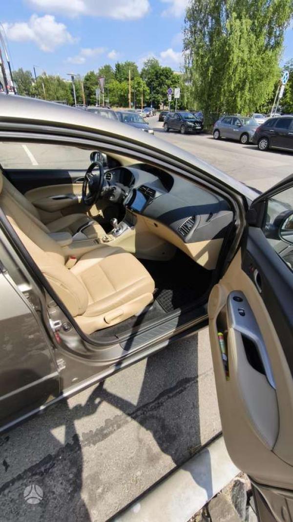 Pelēks Honda Civic 2006 Viļņa, ar dzinēja tilpumu 1.80 L un nobraukumu 176 tūkst. km par 4000 €, foto 8 vietnē AUTOMOTO.COM.LV