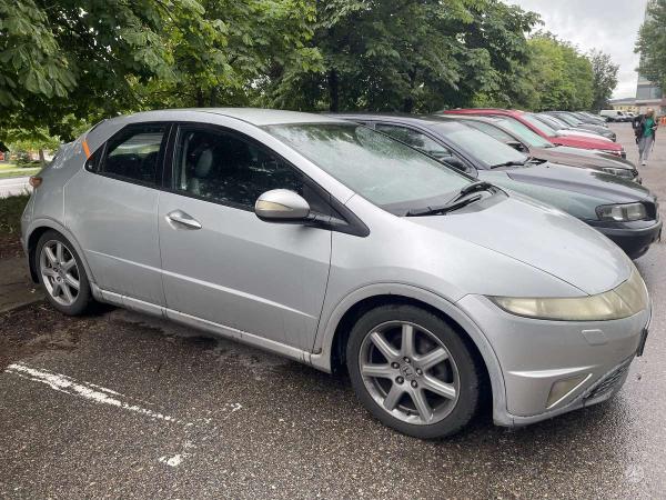 Pelēks Honda Civic 2006 Viļņa, ar dzinēja tilpumu 1.80 L un nobraukumu 194 tūkst. km par 700 €, foto 1 vietnē AUTOMOTO.COM.LV