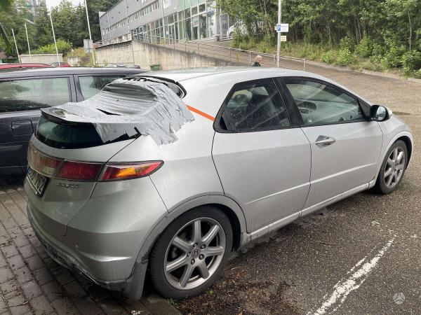 Pelēks Honda Civic 2006 Viļņa, ar dzinēja tilpumu 1.80 L un nobraukumu 194 tūkst. km par 700 €, foto 2 vietnē AUTOMOTO.COM.LV