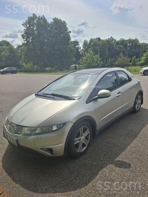 Pelēks Honda Civic 2006 Valmiera, ar dzinēja tilpumu 1.80 L un nobraukumu 206 tūkst. km par 2100 €, foto  vietnē AUTOMOTO.COM.LV