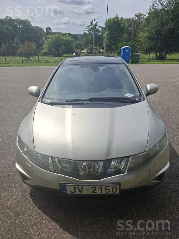 Pelēks Honda Civic 2006 Valmiera, ar dzinēja tilpumu 1.80 L un nobraukumu 206 tūkst. km par 2100 €, foto 2 vietnē AUTOMOTO.COM.LV