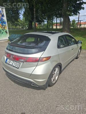 Pelēks Honda Civic 2006 Valmiera, ar dzinēja tilpumu 1.80 L un nobraukumu 206 tūkst. km par 2100 €, foto 4 vietnē AUTOMOTO.COM.LV