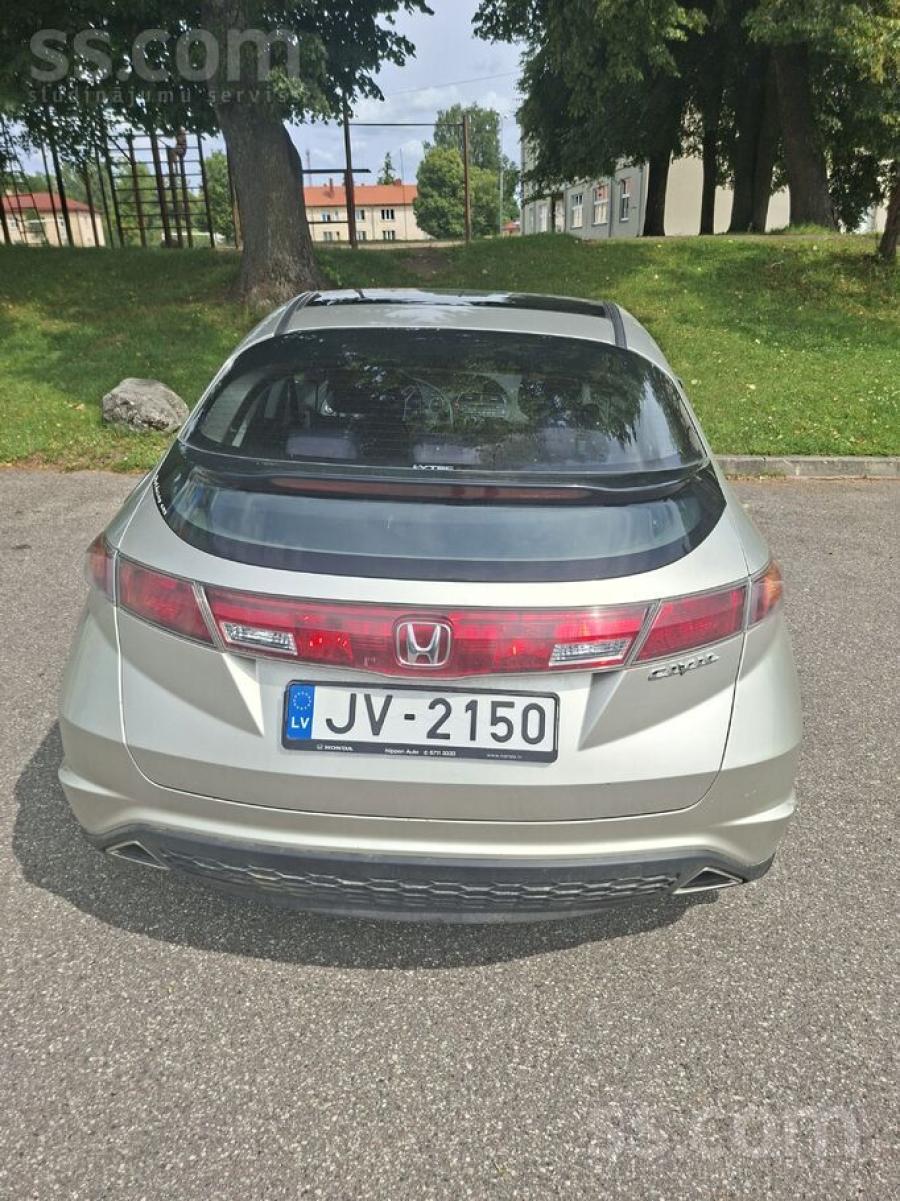Pelēks Honda Civic 2006 Valmiera, ar dzinēja tilpumu 1.80 L un nobraukumu 206 tūkst. km par 2100 €, foto 5 vietnē AUTOMOTO.COM.LV