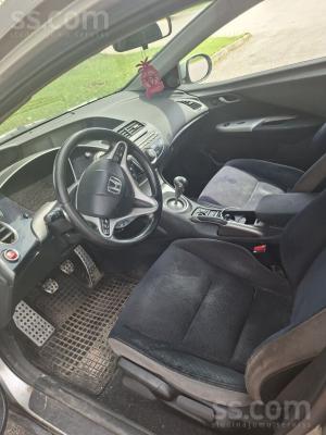 Pelēks Honda Civic 2006 Valmiera, ar dzinēja tilpumu 1.80 L un nobraukumu 206 tūkst. km par 2100 €, foto 6 vietnē AUTOMOTO.COM.LV