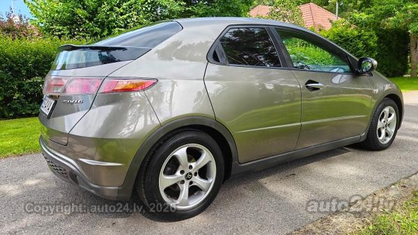 Grey Honda Civic 2006 in Tartu, with an engine capacity of 1.30 L and mileage of 290 thousand km for 1990 €, photo 2 on AUTOMOTO.COM.LV