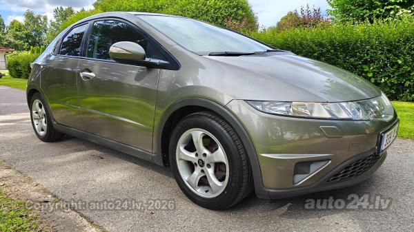 Grey Honda Civic 2006 in Tartu, with an engine capacity of 1.30 L and mileage of 290 thousand km for 1990 €, photo 3 on AUTOMOTO.COM.LV