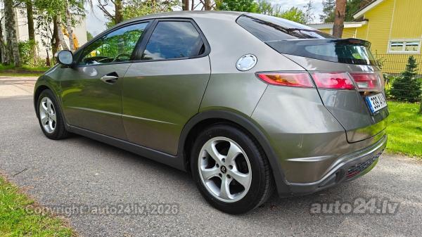 Grey Honda Civic 2006 in Tartu, with an engine capacity of 1.30 L and mileage of 290 thousand km for 1990 €, photo 4 on AUTOMOTO.COM.LV