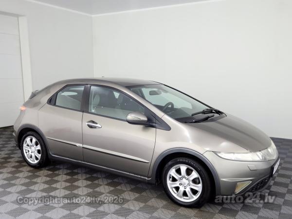 Grey Honda Civic 2006 in Tallinn, with an engine capacity of 1.80 L and mileage of 322 thousand km for 1199 €, photo 1 on AUTOMOTO.COM.LV
