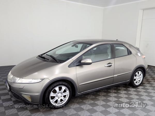 Grey Honda Civic 2006 in Tallinn, with an engine capacity of 1.80 L and mileage of 322 thousand km for 1199 €, photo 2 on AUTOMOTO.COM.LV