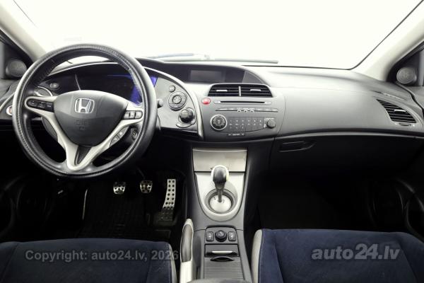 Grey Honda Civic 2006 in Tallinn, with an engine capacity of 1.80 L and mileage of 322 thousand km for 1199 €, photo 5 on AUTOMOTO.COM.LV