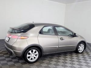 Pelēks Honda Civic 2006 Tallina, ar dzinēja tilpumu 1.80 L un nobraukumu 322 tūkst. km par 1199 €, foto 11 vietnē AUTOMOTO.COM.LV