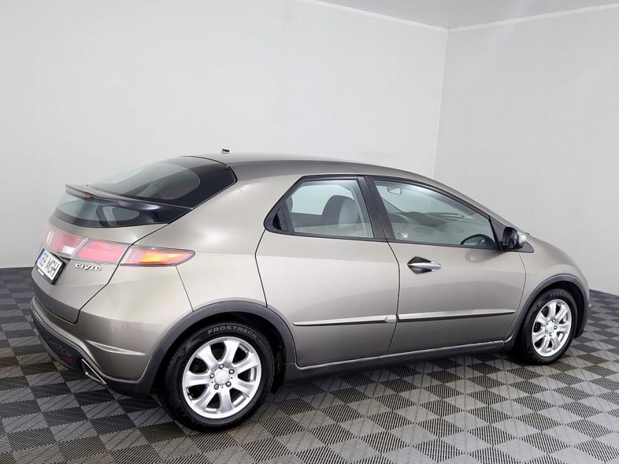 Pelēks Honda Civic 2006 Tallina, ar dzinēja tilpumu 1.80 L un nobraukumu 322 tūkst. km par 1199 €, foto 11 vietnē AUTOMOTO.COM.LV