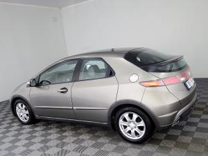 Pelēks Honda Civic 2006 Tallina, ar dzinēja tilpumu 1.80 L un nobraukumu 322 tūkst. km par 1199 €, foto 12 vietnē AUTOMOTO.COM.LV