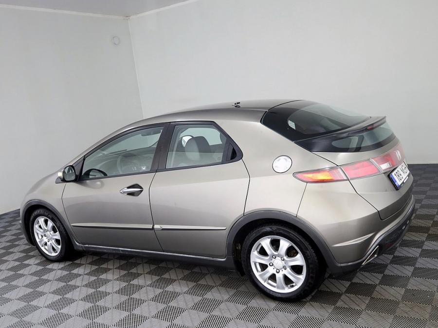 Pelēks Honda Civic 2006 Tallina, ar dzinēja tilpumu 1.80 L un nobraukumu 322 tūkst. km par 1199 €, foto 12 vietnē AUTOMOTO.COM.LV